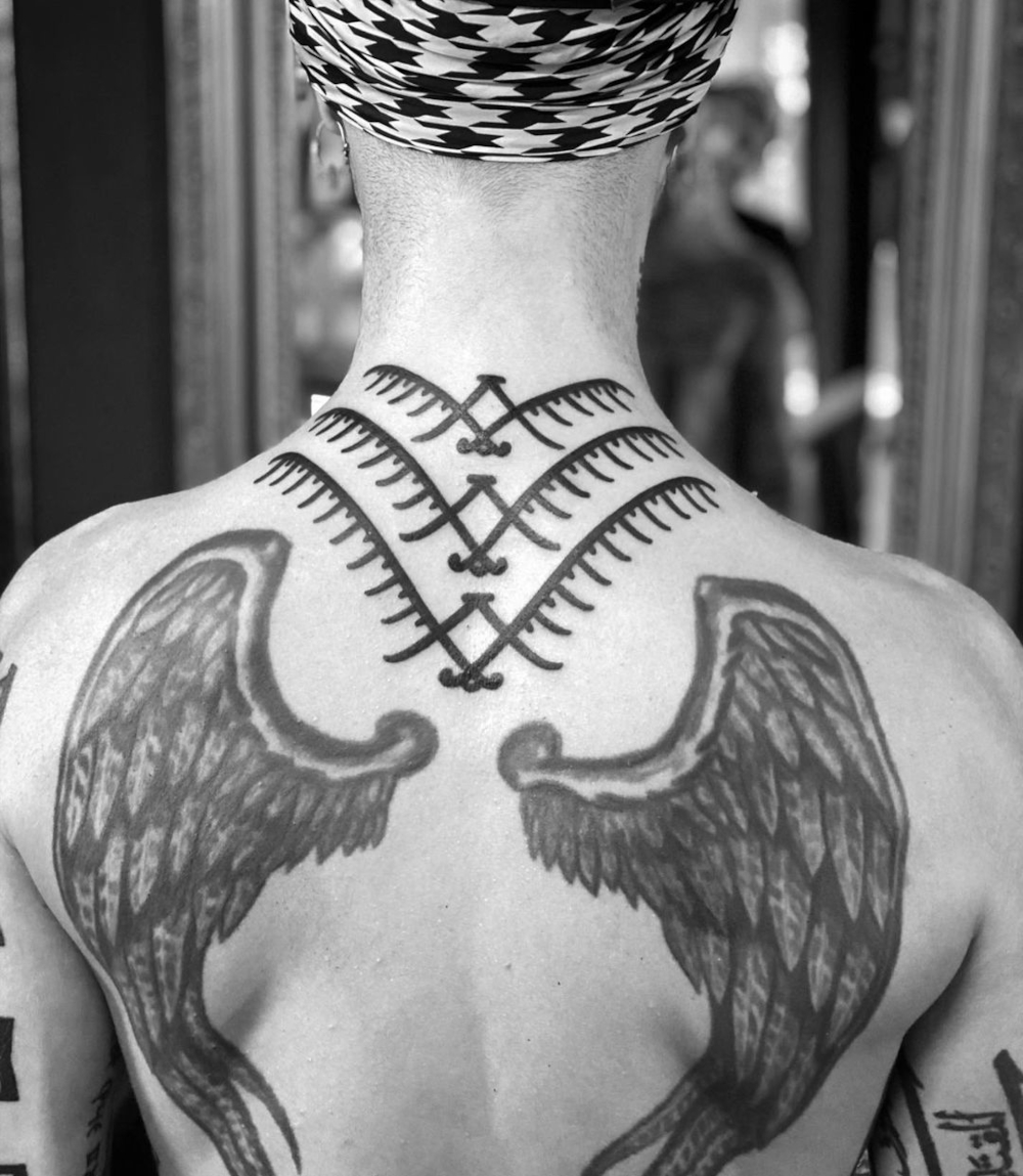 Božo Vrećo istetovirao čitavo telo U SLAVU BOGA, a na koži se našla ĆIRILICA, GLAGOLJICA, ali i ...