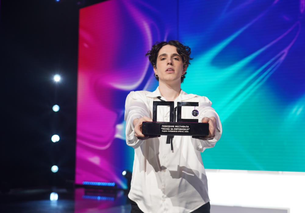 GUSTA BRADA I ZALIZANA KOSA: Luke Black nekada je bio sasvim drugačiji ...