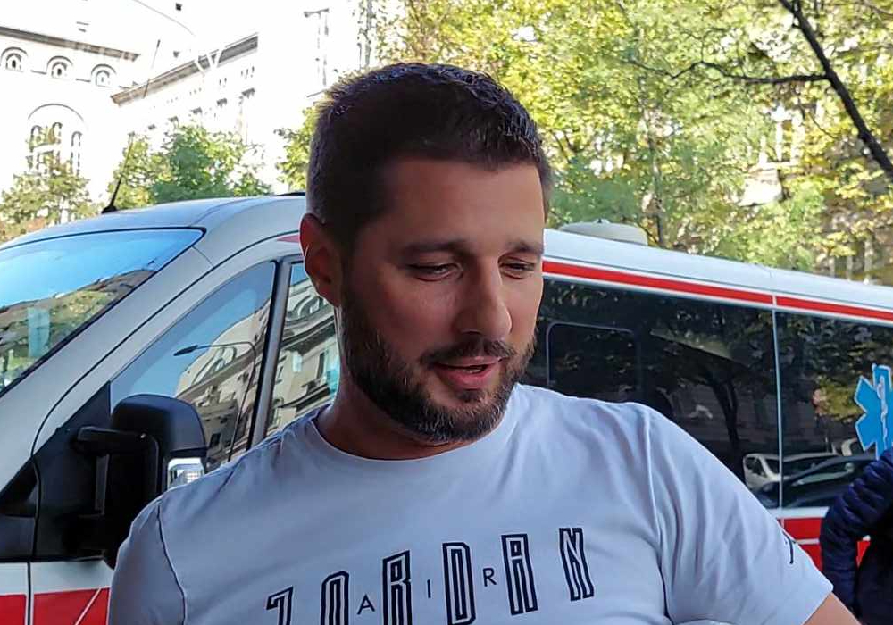 "HVALA BOGU NA SVEMU!" Marko Miljković ispred porodilišta, spreman da ...