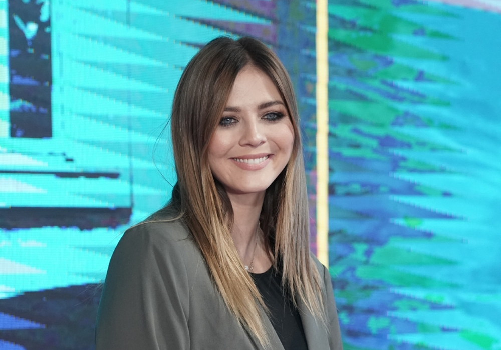 Kao jaje jajetu: Na lepotu glumice Nine Janković NIKO nije imun, a tek ...