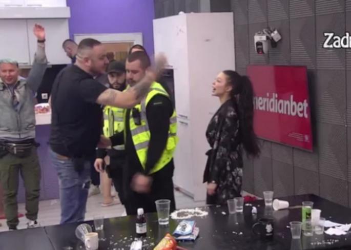 IZ SPOLJNOG SVETA HITNO REAGOVAO: Nakon SKANDALOZNOG ponašanja Filipa Cara sa Majom, oglasio se ...