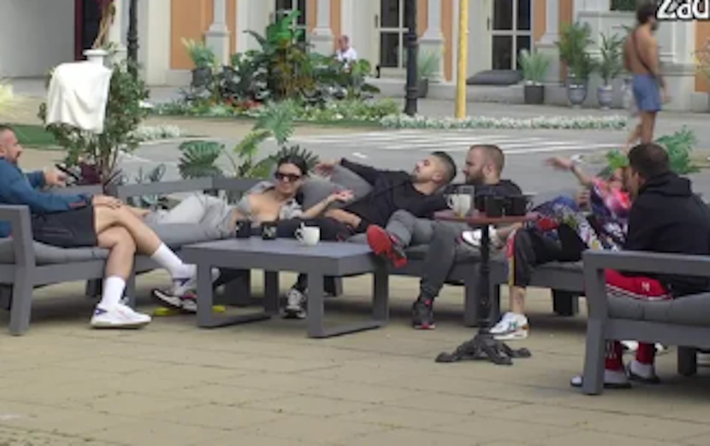 BLAM NA MAKS: Anita i Ana Spasojević se bore za Bilalovu pažnju ...