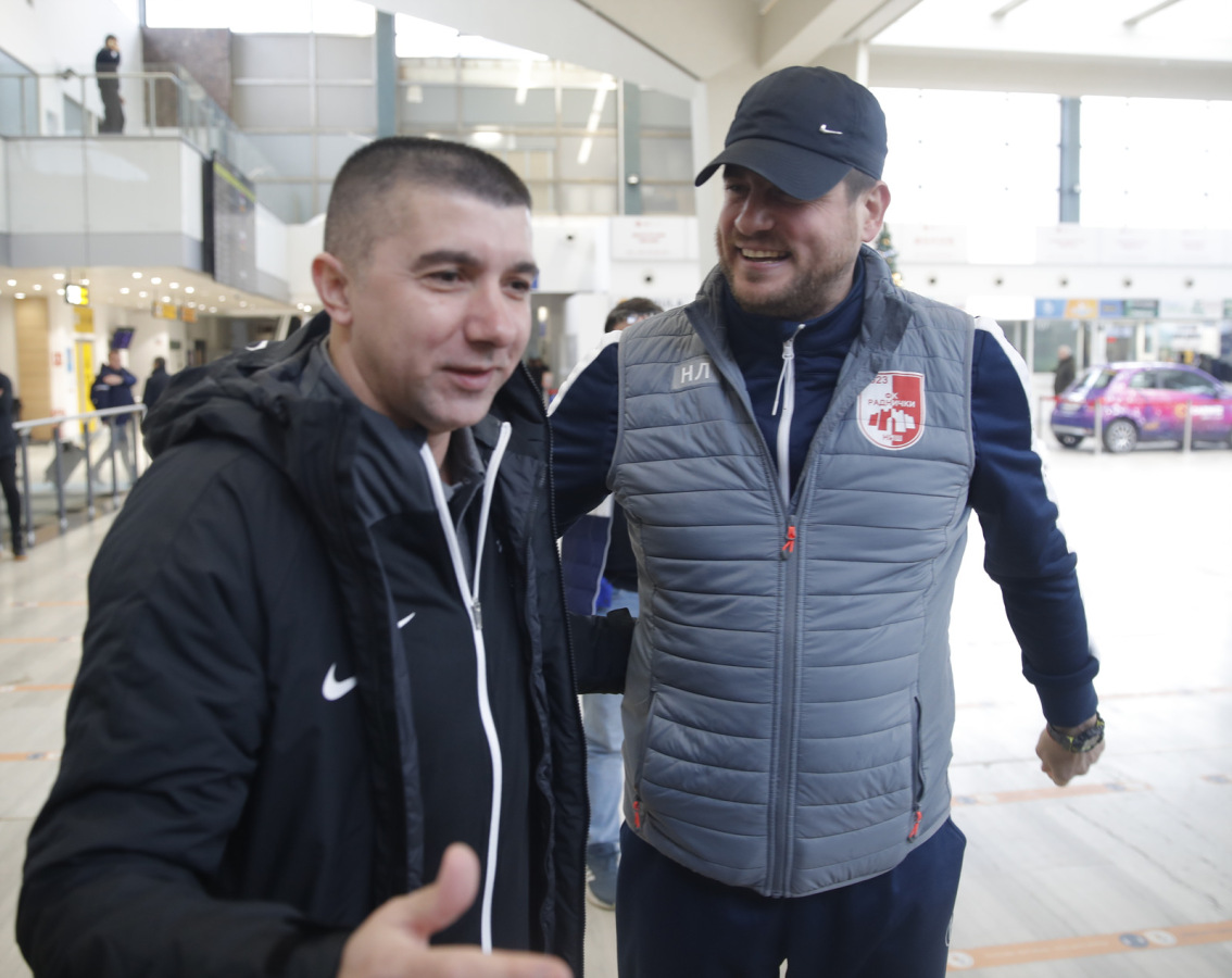 IZNENAĐENJE NA AERODROMU: Lalatović presreo igrače Partizana (FOTO)
