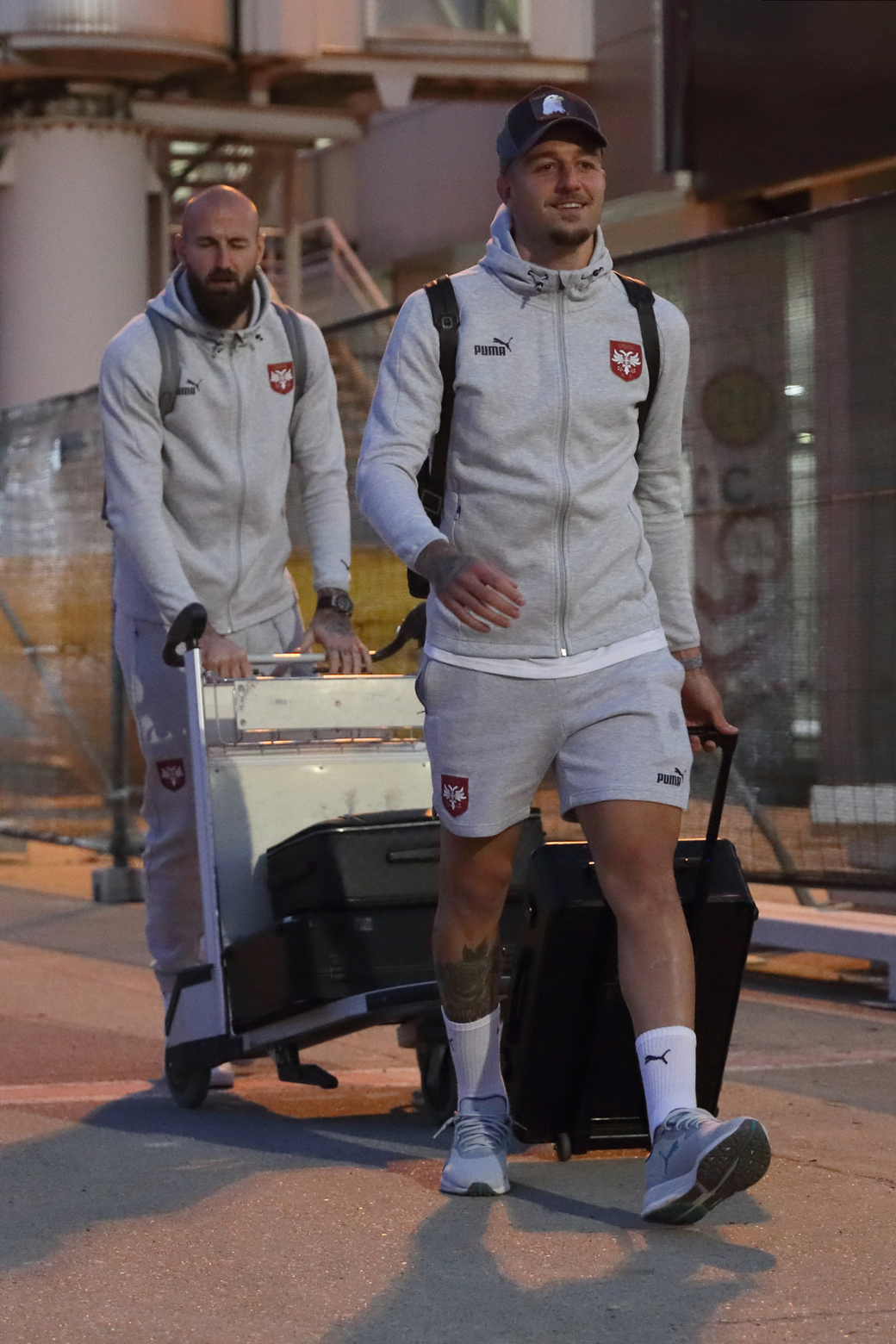 VANJA I SERGEJ POZNATI KAO ZGODNI MOMCI, A ONA... Jeste videli sestru njih dvojice? Okrenula se ...