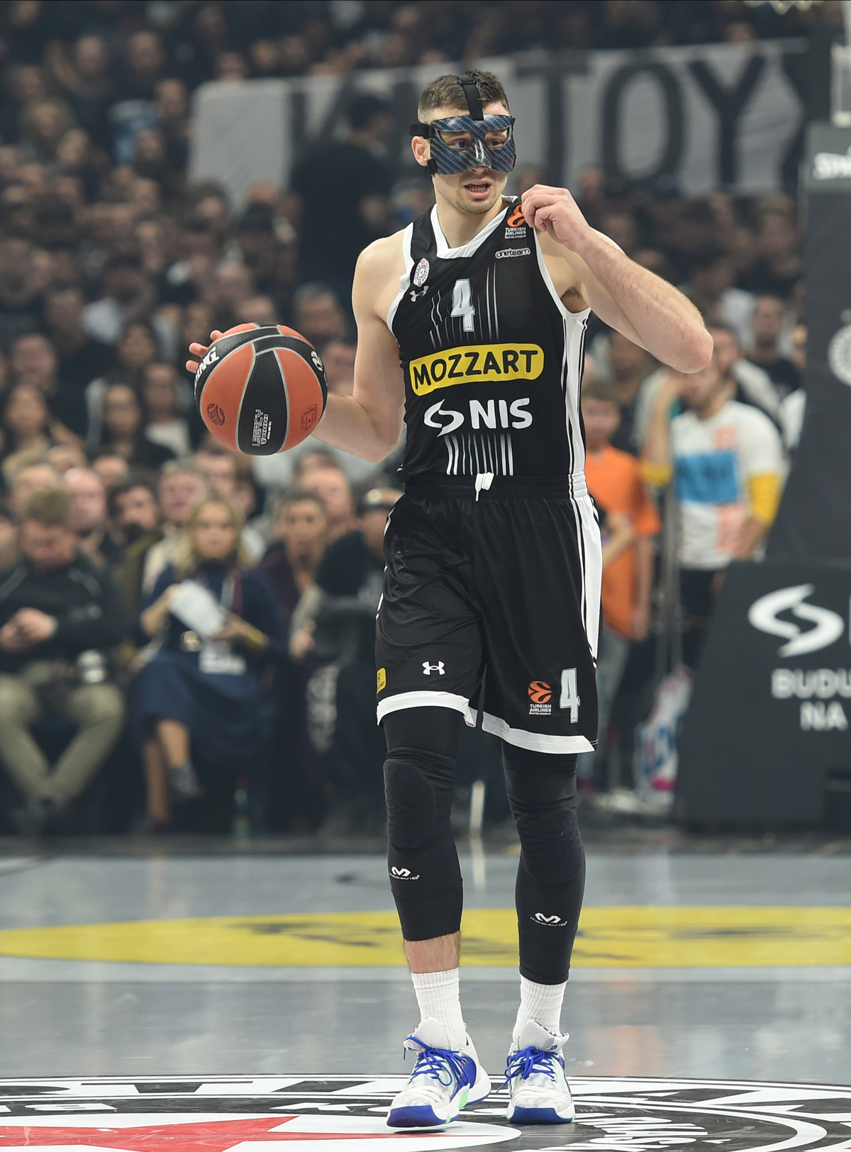 PRIZOR KOJI JE ZALEDIO SRCA SVIH U ARENI: Aleksa Avramović u suzama ...