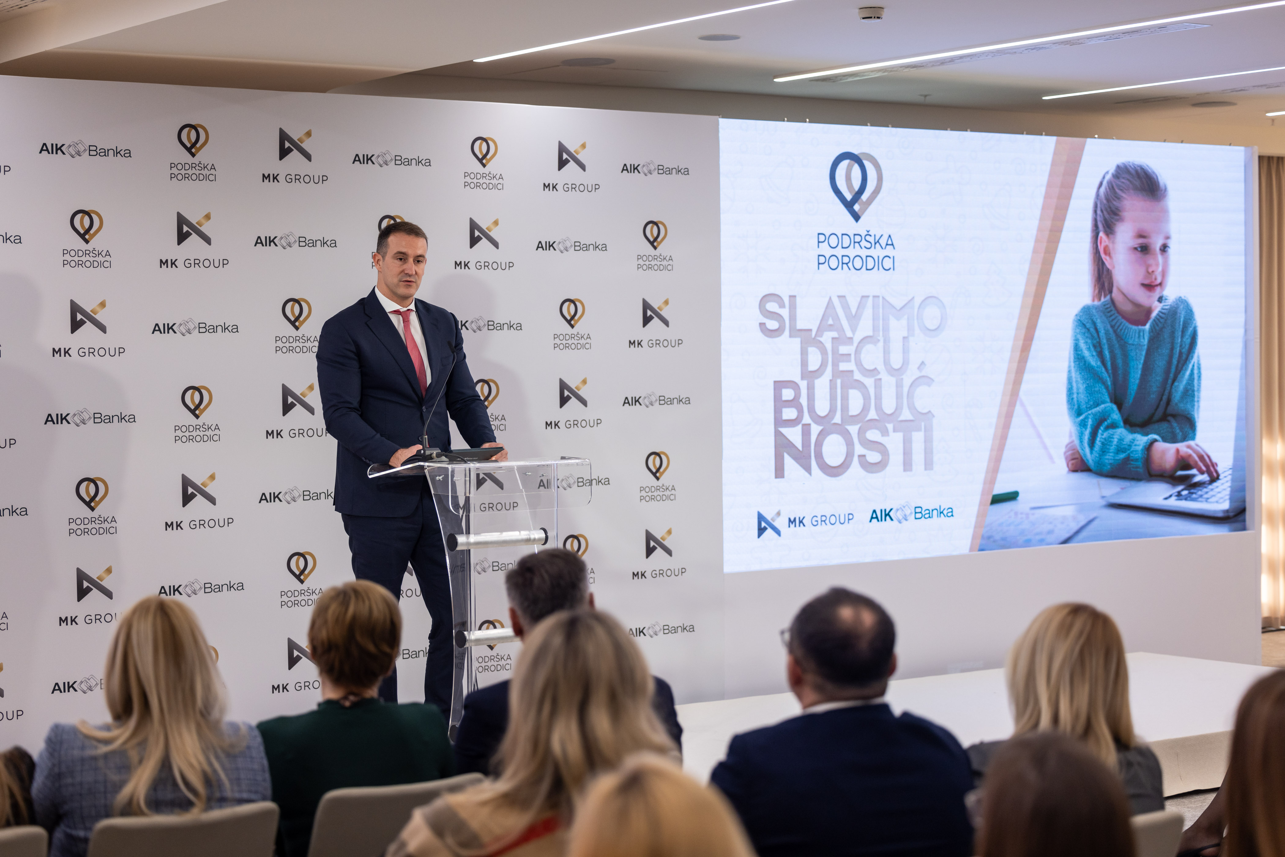 MK GROUP I AIK BANKA IZDVOJILE MILION EVRA ZA „PODRŠKU PORODICI”