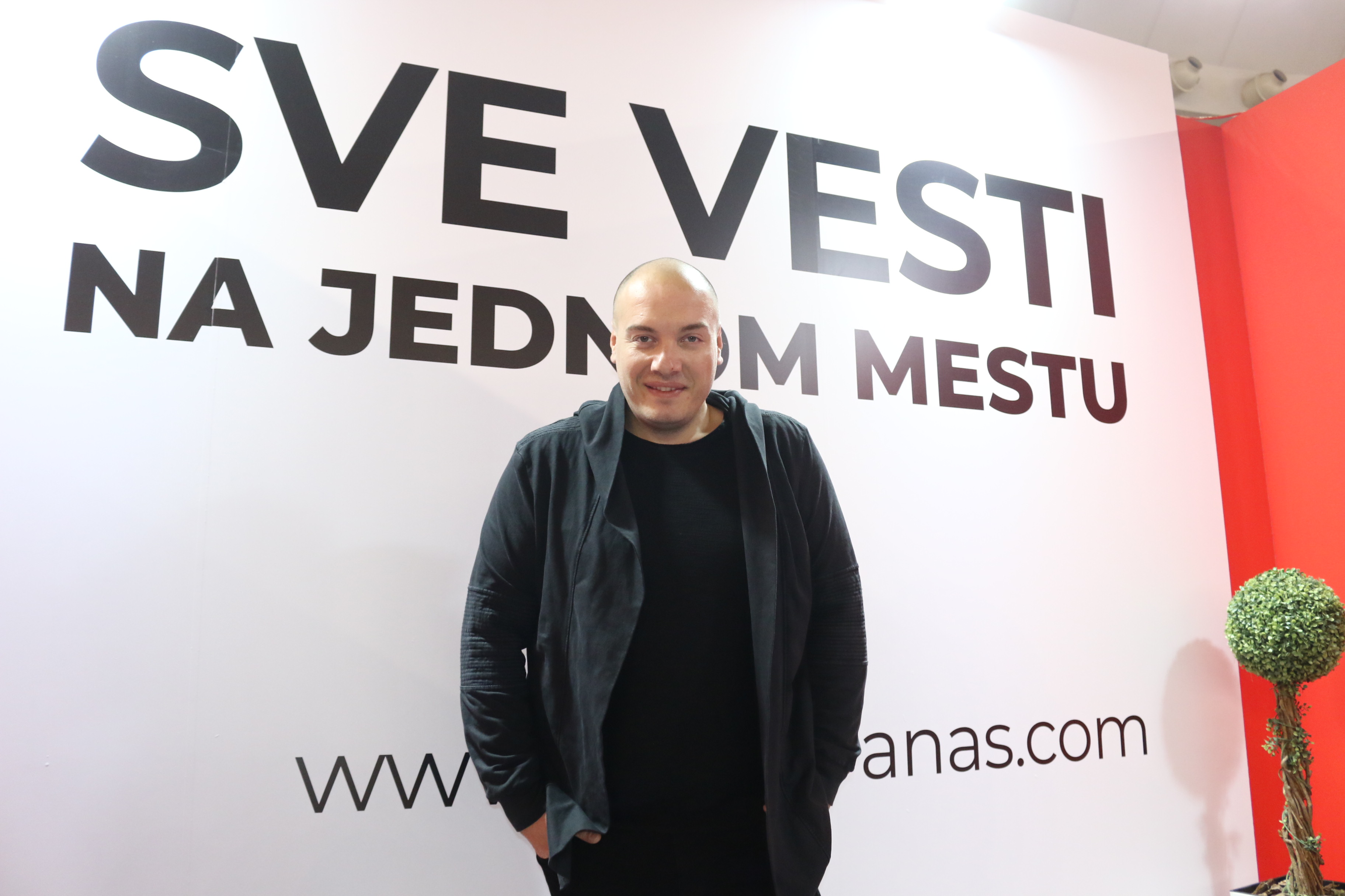 JE L' MOGUĆE DA JE OVO MIRKO GAVRIĆ?! Duga kosa, 20 kilograma manje ...