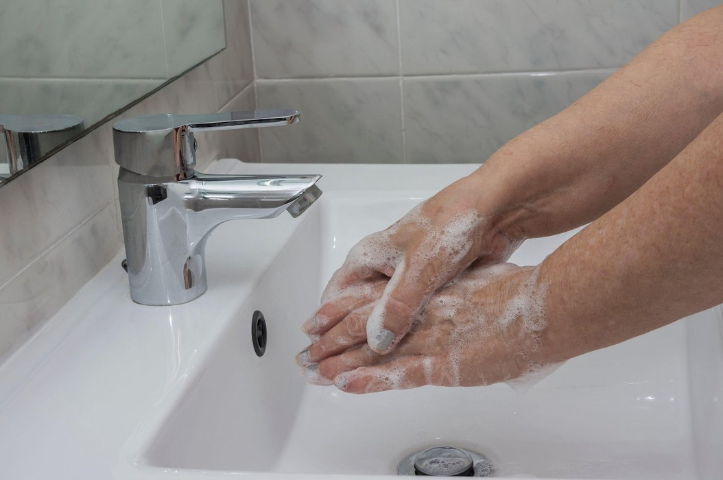 DOBRO OPERITE RUKE - Način na koji se prenosi EŠERIHIJA i kako da ...