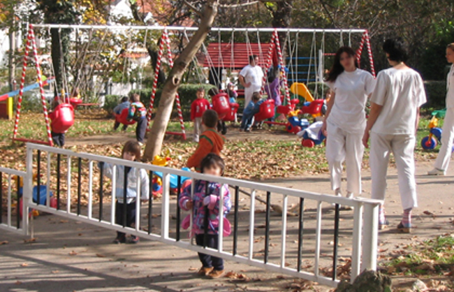 KAKO JE KAD TE SVI NAPUSTE: Ovako izgleda život dece u Zvečanskoj