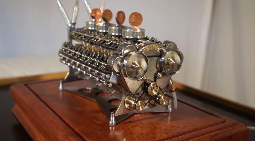 Štekće kao singerica: Vidite kako prede minijaturna verzija W32 motor ...