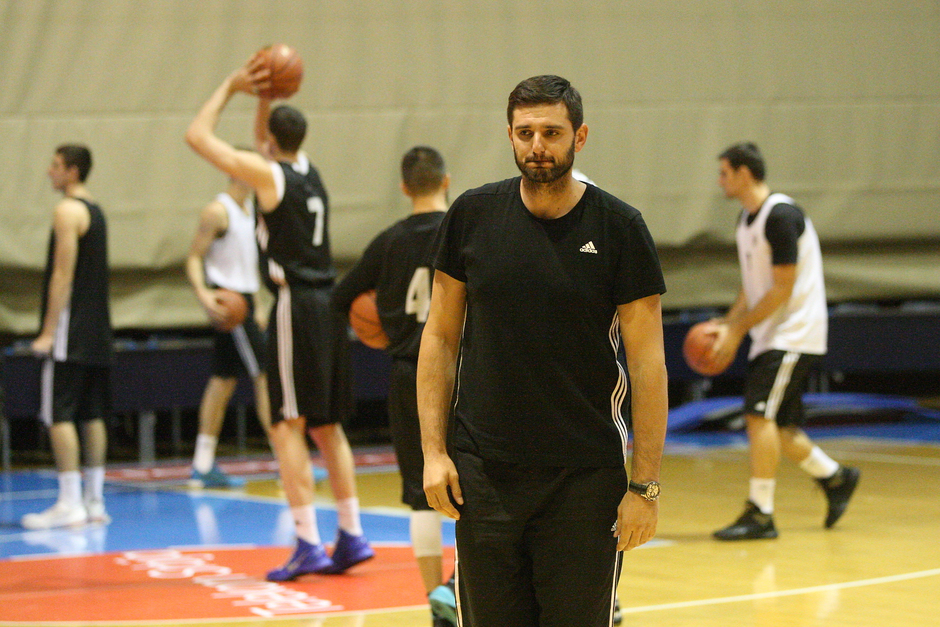 FOTO UBOD: Košarkaši Partizana na treningu gledali grb Zvezde (FOTO)