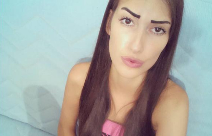 BEZ I MALO BLAMA: Sandra Meduza ga ZAJAHALA i gušila svojim MEĐUNOŽJEM ...