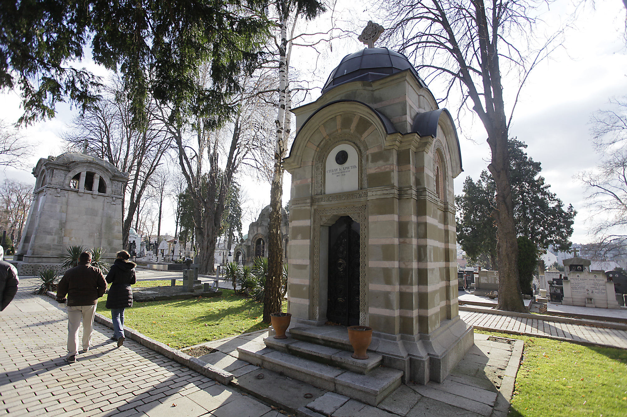 NISU SVI VELIKI: Ko je sve i zašto SAHRANJEN U ALEJI VELIKANA (FOTO)