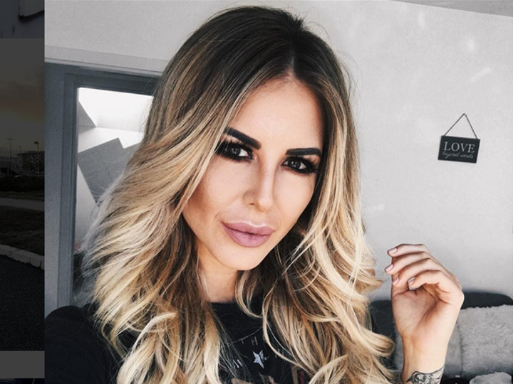 A TEK KO SE VIDI U ODRAZU NAOČARA! Zorannah u bikiniju, a SVI je ...