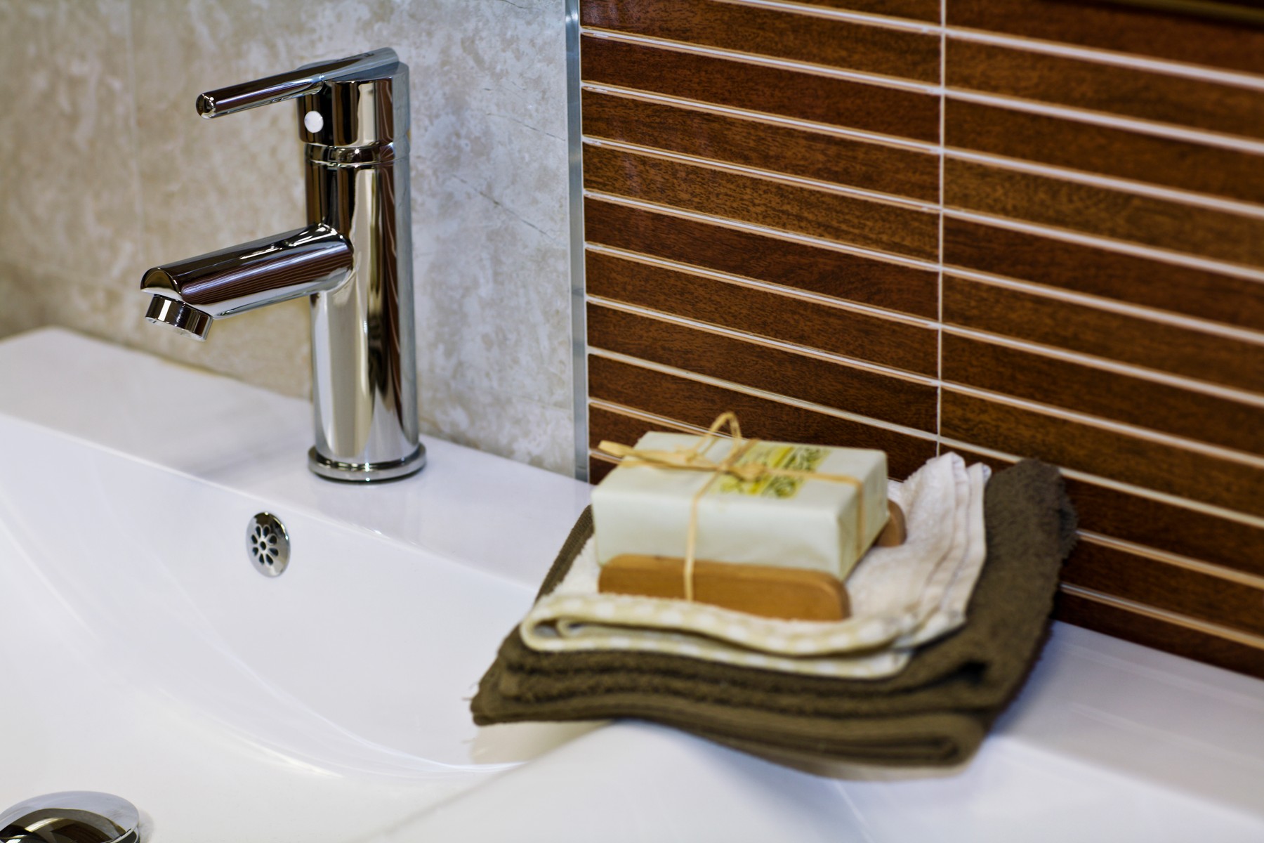 ŠOKANTNO OTKRIĆE! Na lavabou se nalazi RUPA, koja ima 2 BITNE FUNKCIJE ...