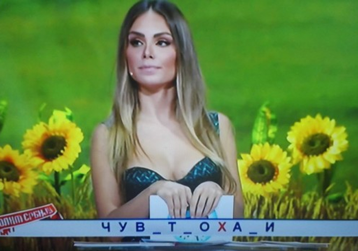 NINA SENIČAR SE SKINULA U BIKINI: Seksi voditeljka nam USLIŠILA ŽELJE (FOTO)