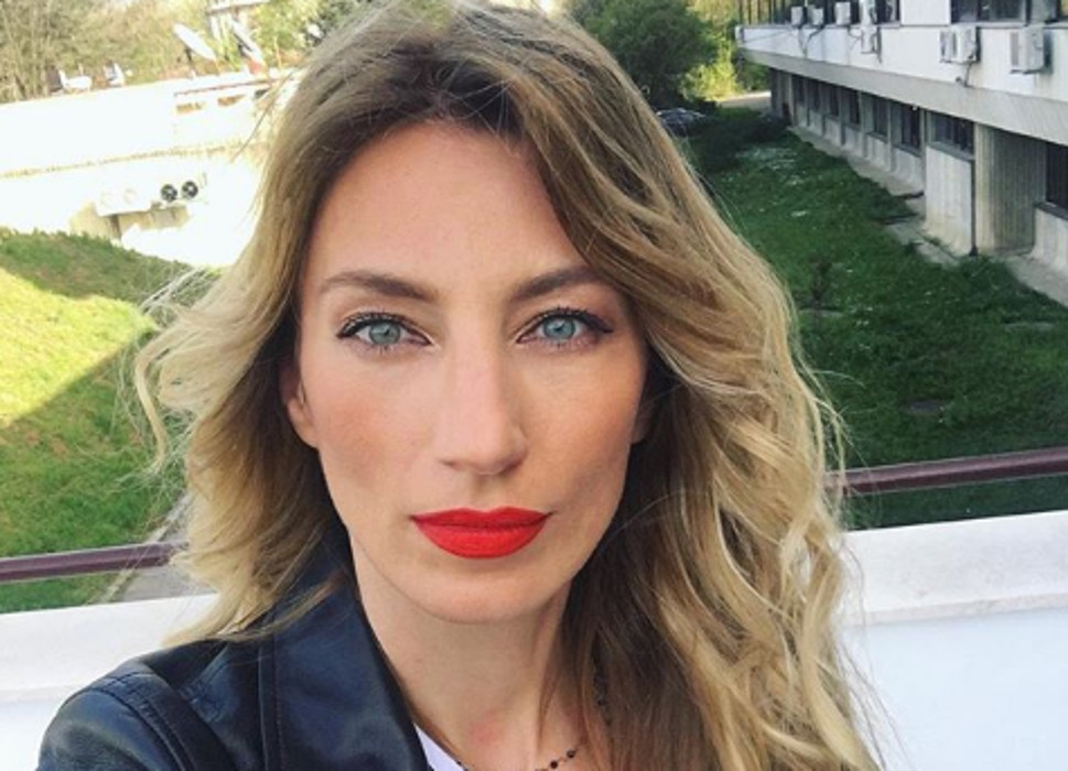 KAO TINEJDŽERKA! Ana Stanić ZAPALILA Instagram svojim ZGODNIM telom ...