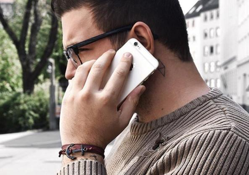 GOLO TELO, GRIMASA NA LICU... Isplivale EROTSKE fotografije mladog ...