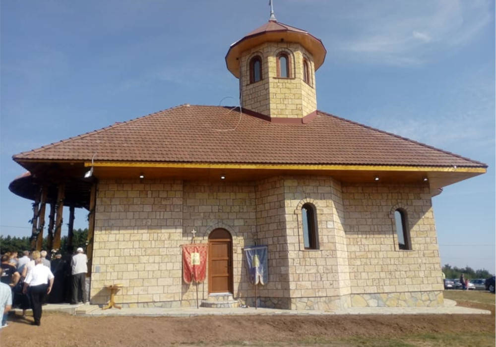 Večno ćemo pamtiti herojske pretke: Osveštan spomen hram na Mačkovom ...