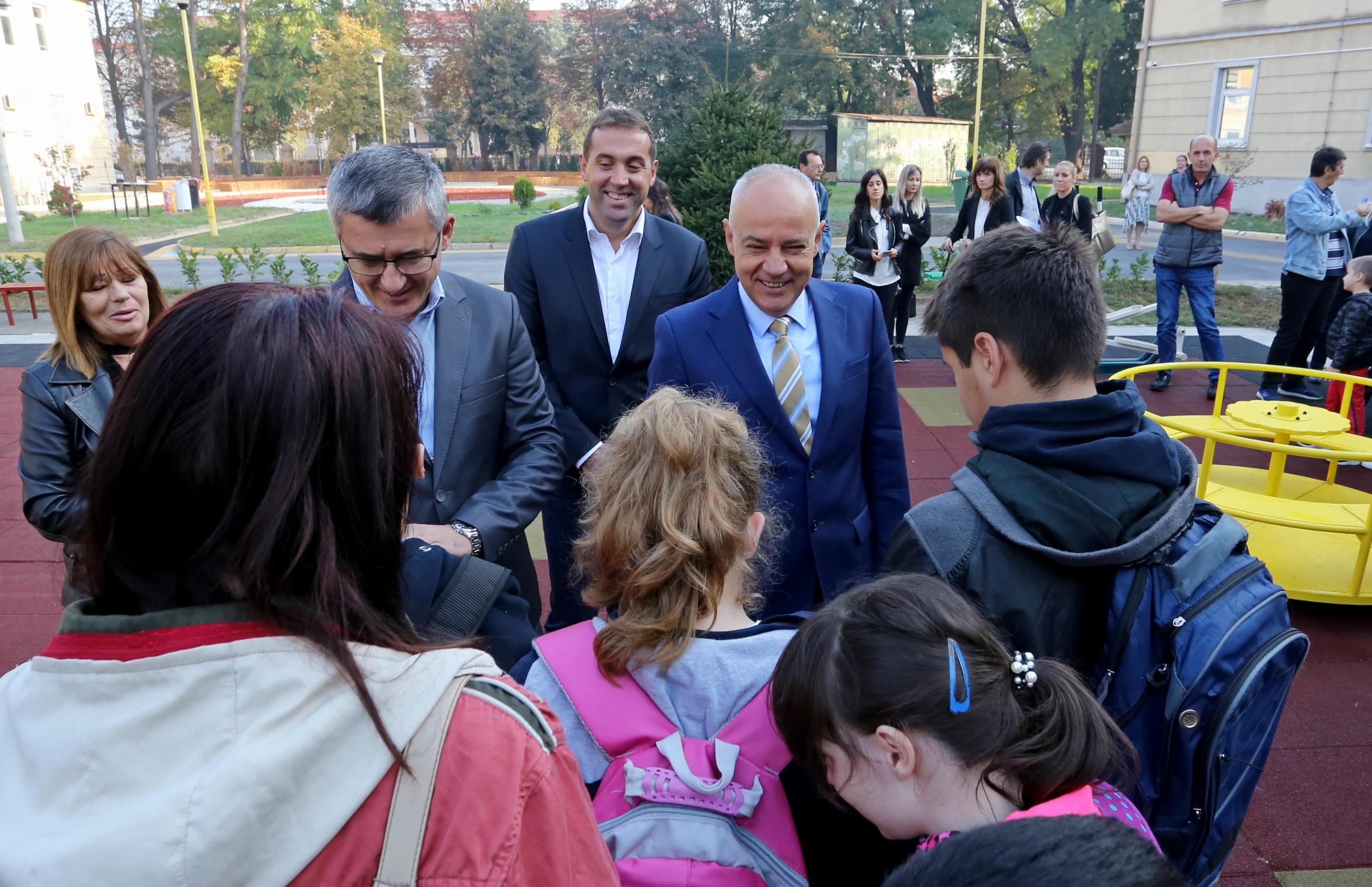 Gradonačelnik Beograda i predsednik opštine posetili školu "Veljko ...