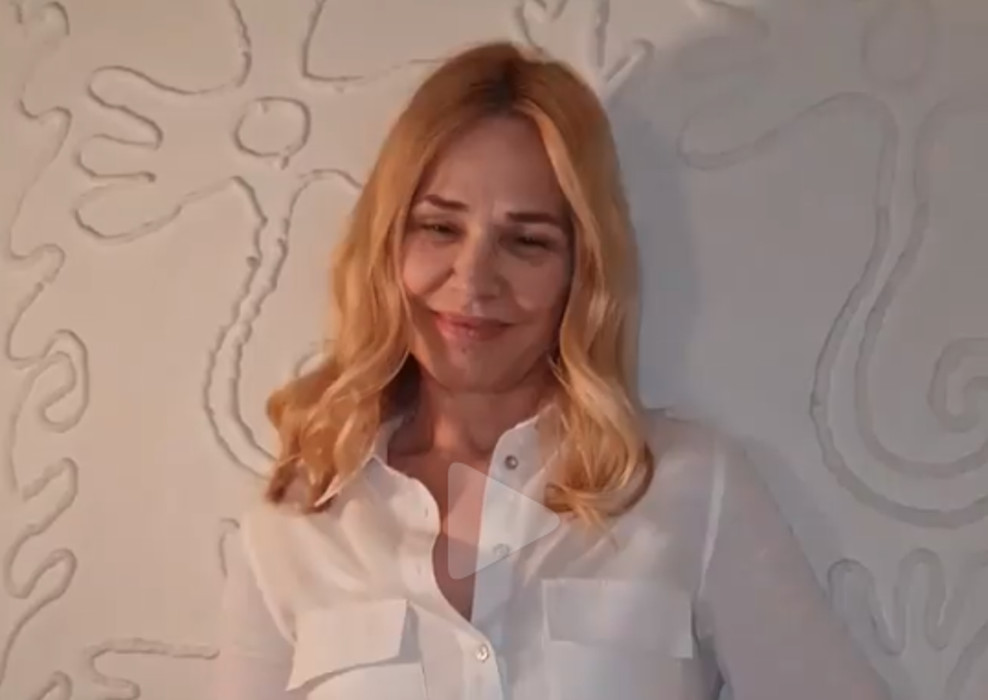 SKINULA CRNINU! Olja Balašević uslikana u VEDROJ, prolećnoj kombinaciji ...