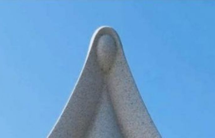 SKULPTURA KOJA JE PODELILA JAVNOST! Devica Marija u obliku vagine - kad ...