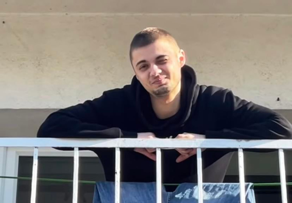 PRVA SLIKA IZ KUĆNOG PRITVORA: Seksi iz Crnog Ceraka dobio NANOGICU ...