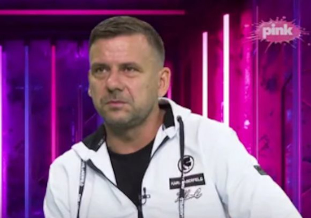 KAO OD MAJKE ROĐEN: Mikica Bojanić u ŠOK izdanju! Fotografisao se ...