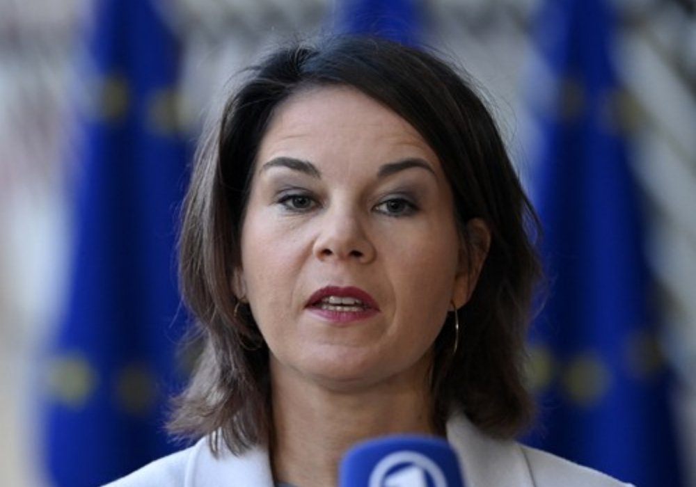 "MISLE DA JE NAŠ POSAO DA SE PRAVIMO LUDI" Vučić žestoko odgovorio ...