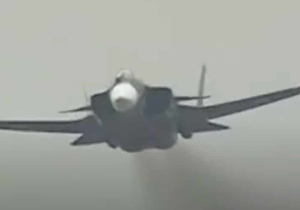 JEDAN OD NAJMOĆNIJIH RUSKIH ORUŽJA! Suhoj Su-47 borbeni avion ispred svog vremena (VIDEO)