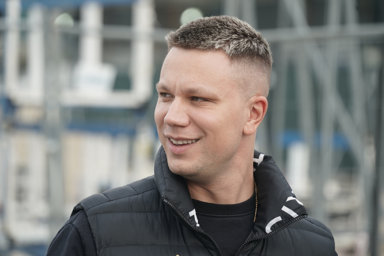 MAJKA MU JE ČUVENA BALERINA, a malo ko zna da Relja ima i ROĐENOG BRATA ...