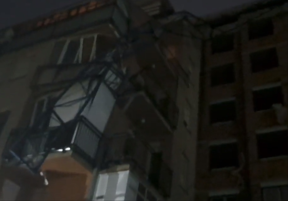 PRVI SNIMCI SA MESTA GDE JE PAO KRAN: Zgrade u Novom Sadu oštećene, oluja napravila totalni ...