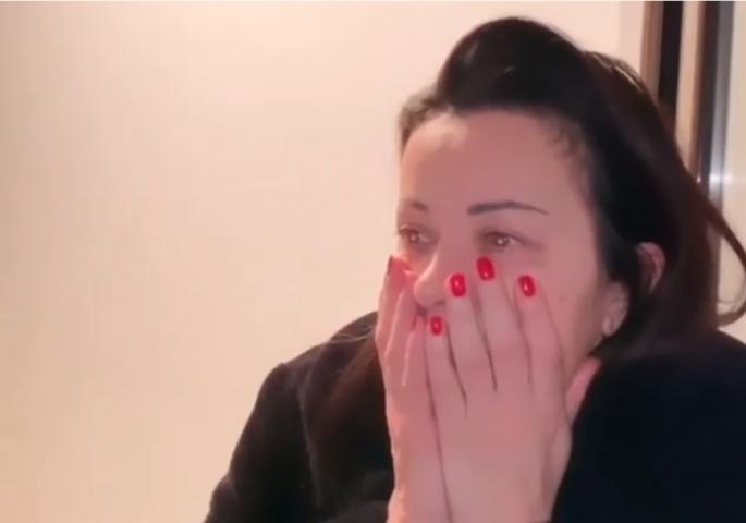 Srpska voditeljka POKAZALA LICE BEZ ŠMINKE! Važi za negovanu damu, a sada je vidimo sa ...