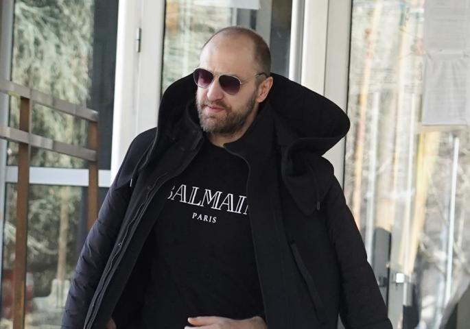 PRVO POJAVLJIVANJE DARKA KOSTIĆA NA SUDU! Smršao do neprepoznatljivosti ...