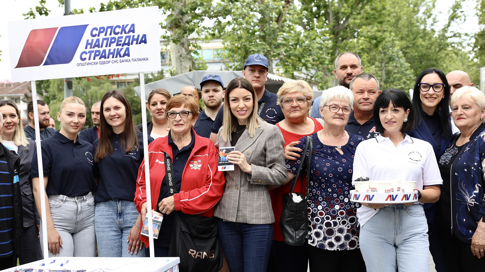Mesarović, Pavkov, Žarić Kovačević i Gajić sa građanima u Bačkoj ...