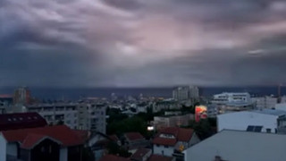 Nad Beogradom se nadvili crni oblaci i sevaju munje, a glumica pokazala ...