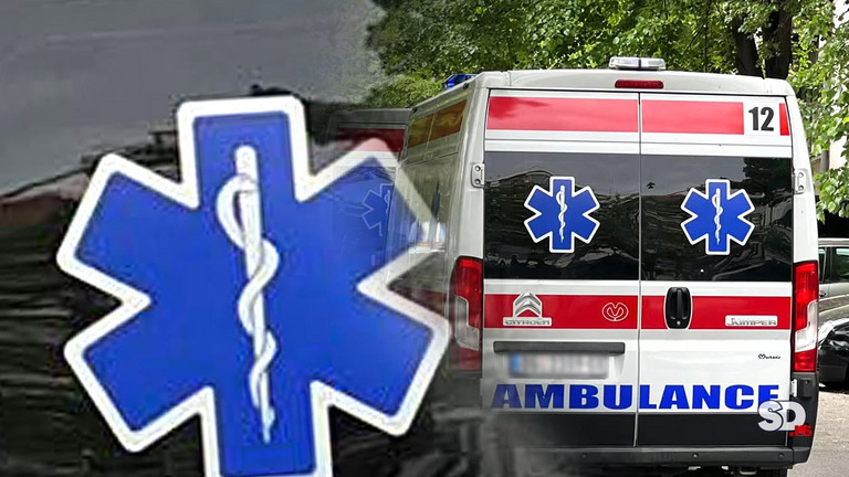 Vatrogasci sekli kombi da izvuku vozača: Nesreća na izlazu iz Inđije ...