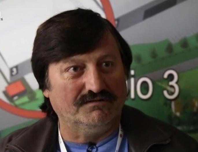 Postao šminker, fura savremenu frizuru i boju kose - NOV ČOVEK! Evo ...