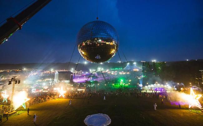 Najveća disko kugla na svetu! (FOTO)