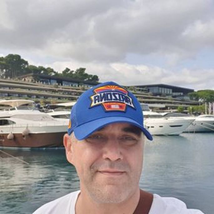 "SMRTNO POSVAĐAN SA PORODICOM!" Ovaj čovek je brat Jovane Jeremić - o ...