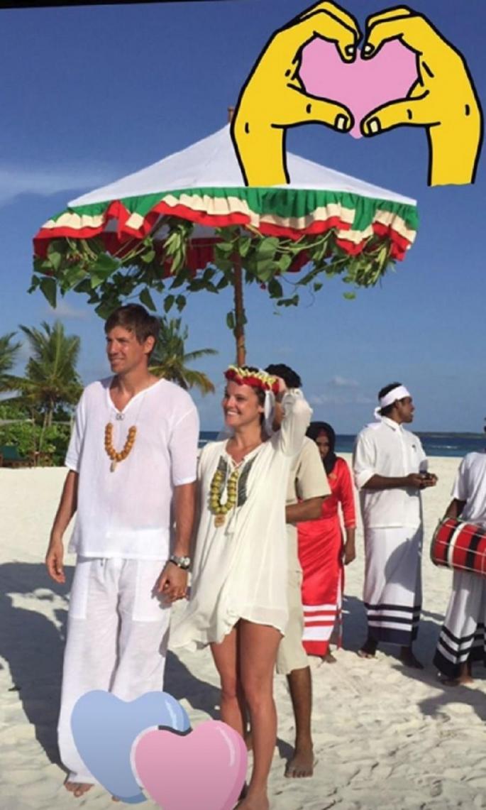 SKRIVALA JE OD JAVNOSTI! Pogledajte do sada NEVIĐENU sliku sa venčanja ...