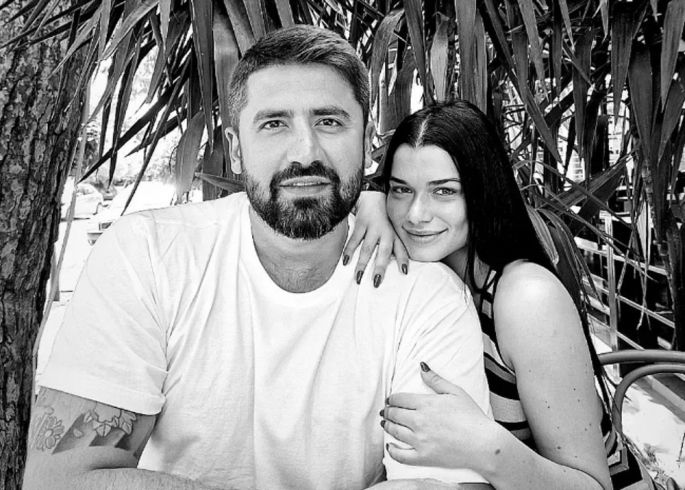 SPREMAJU GALA VENČANJE U HRAMU: Nikola Rađen zaprosio pevačicu u ...