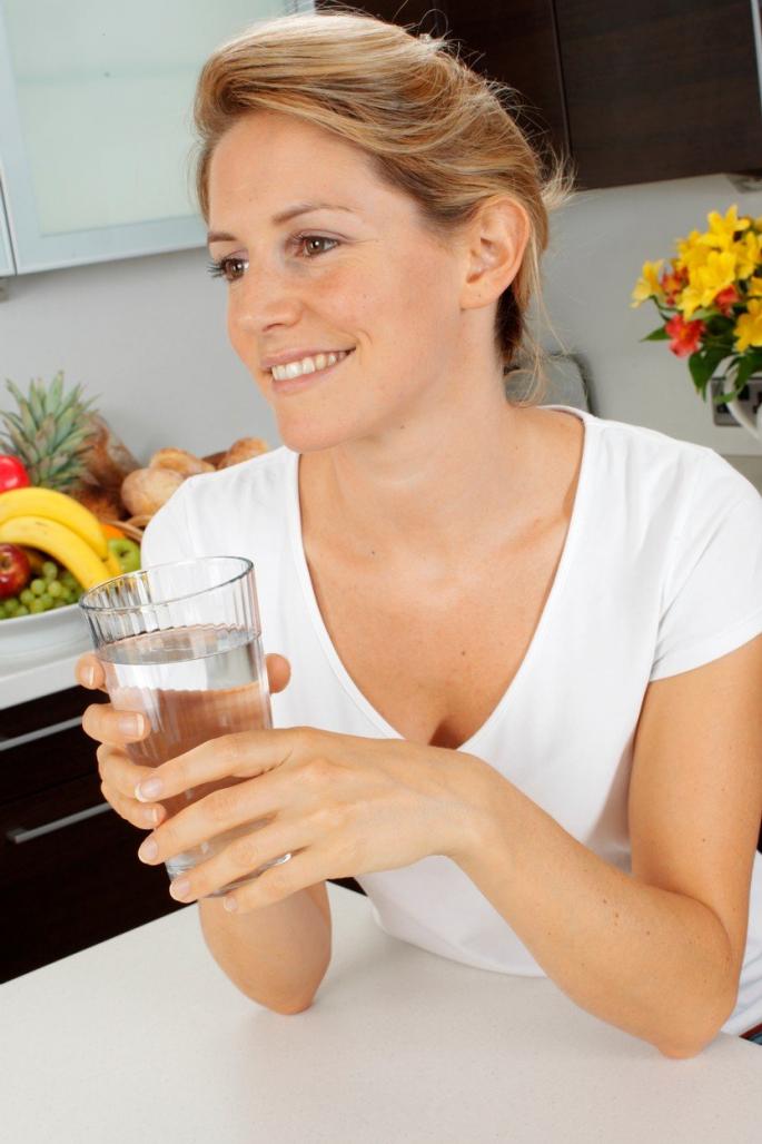 Razbijen mit o 8 čaša vode dnevno: OVOLIKO vode zaista treba da pijete ...