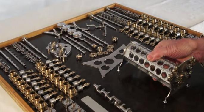 Štekće kao singerica: Vidite kako prede minijaturna verzija W32 motor ...