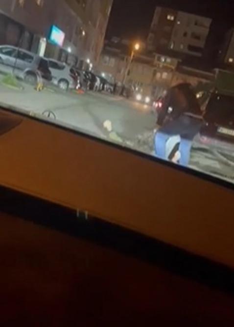 PRETUČEN POZNATI PEVAČ U NJEGOŠEVOJ - Policajac ga pesničio nasred ...
