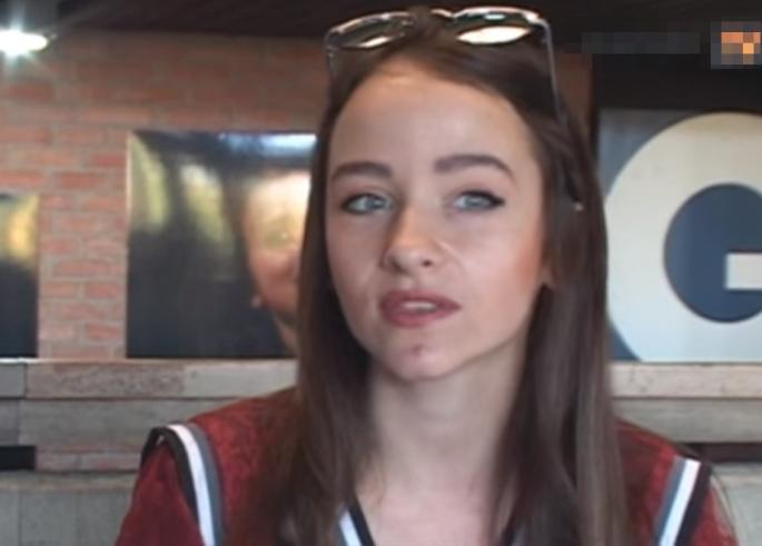 Sećate li se simpatične devojčice iz filma "Mrtav ladan"? Evo kako ...