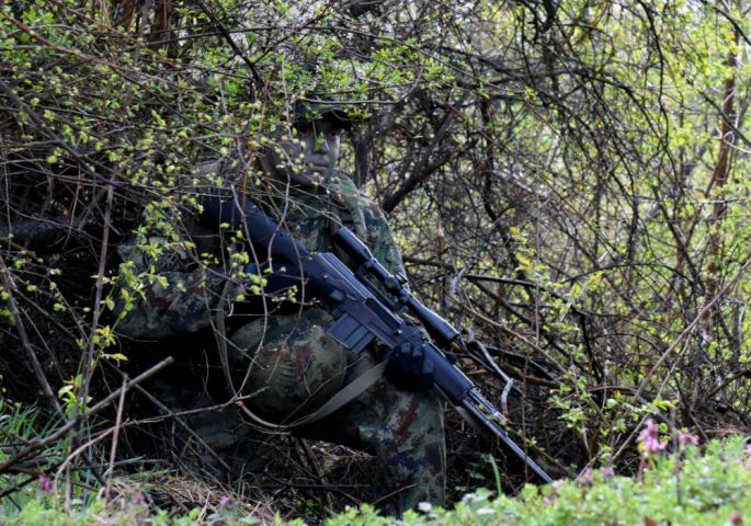 DEMONSTRACIJA OBUKE ZA SNAJPERISTE: Pogledajte kako izgleda priprema za ovaj posao u Vojsci ...