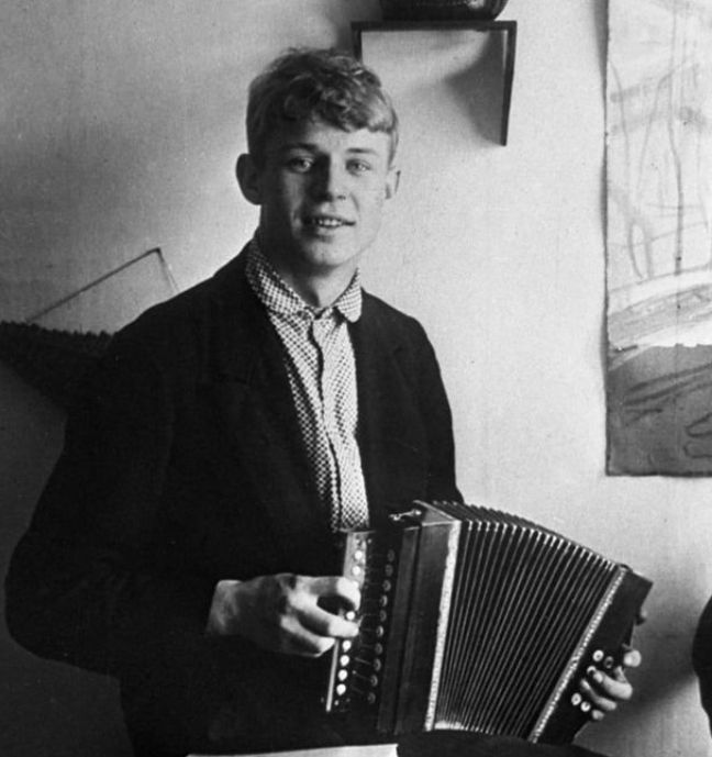 LJUBAV PREMA NJOJ GA JE OTERALA U SMRT: Jesenjin je ludo voleo 20 godina stariju balerinu, ali ...