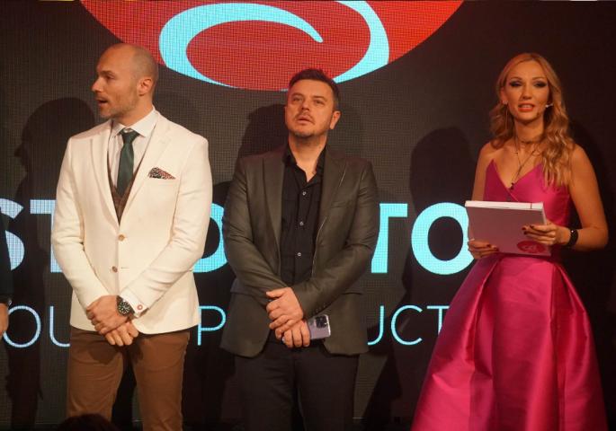 UHVAĆENI U ZAGRLJAJU! Isplivali snimci Sava Miloševića sa novom 10 ...