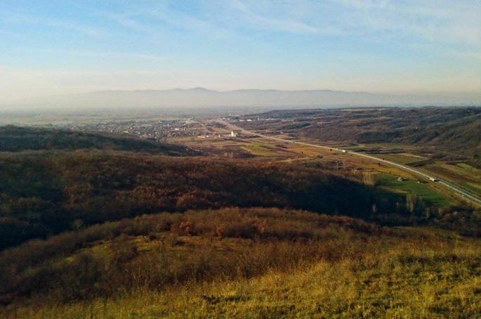 Ovo brdo u Srbiji je bilo turski grad, u sebi ima dve pećine ...